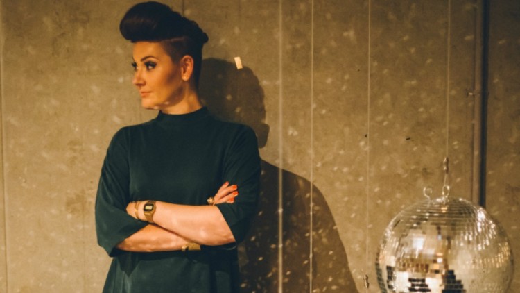 Kunst und Kohle. Ein Interview mit Musikerin Sarajane | SZENE HAMBURG