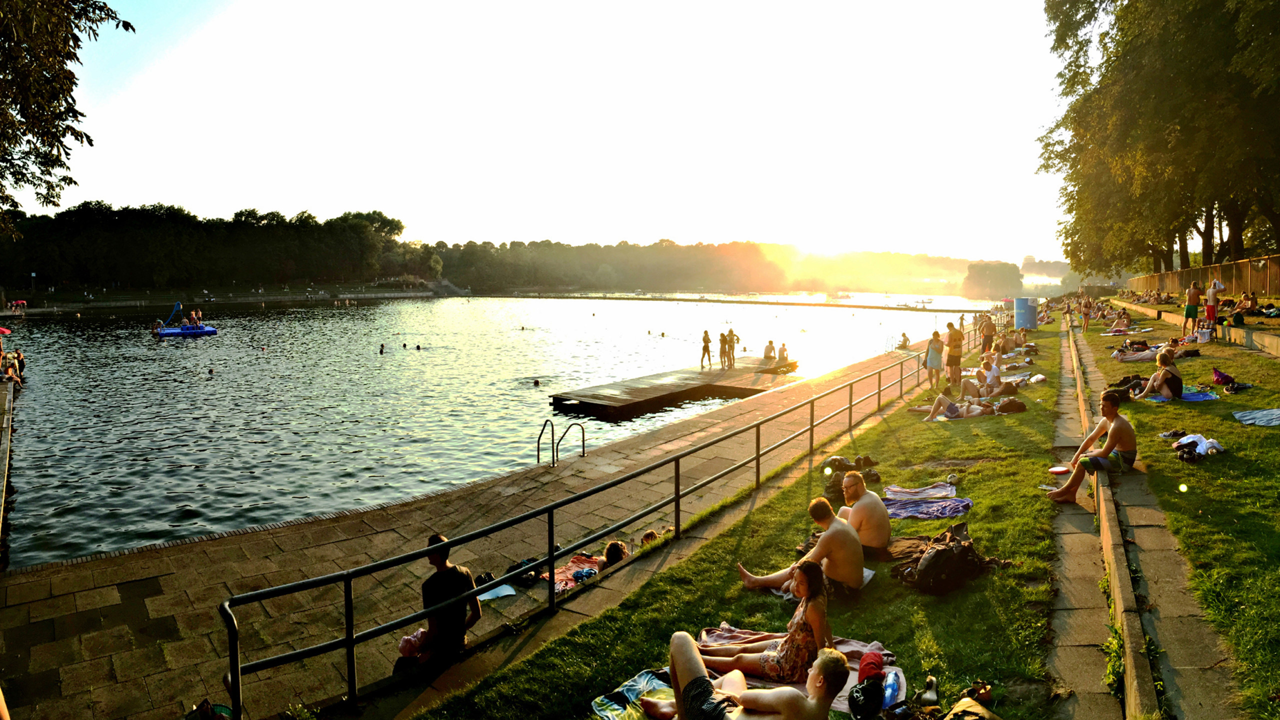 Sprung ins Blaue: Hamburgs Freibäder für den Sommer