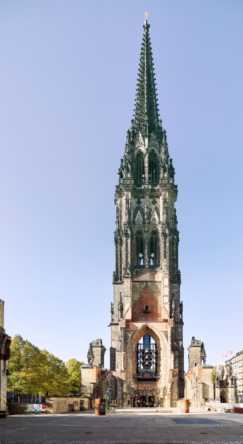 Mahnmal St. Nikolai und „Man & Mining“