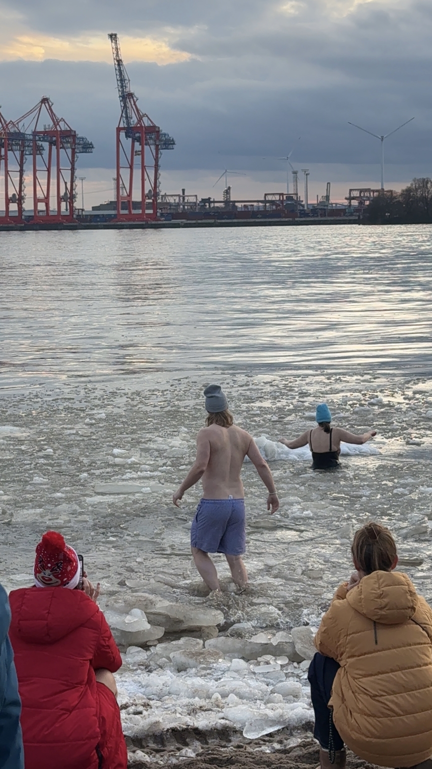 Eisbaden in Hamburg: Eisbademeisters für den guten Zweck